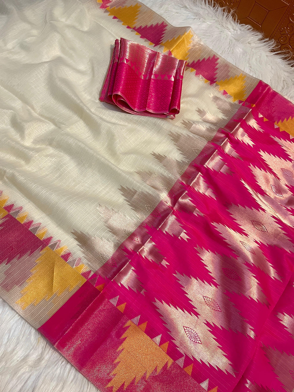 Kota Check Saree with Temple Border – Fabric of India